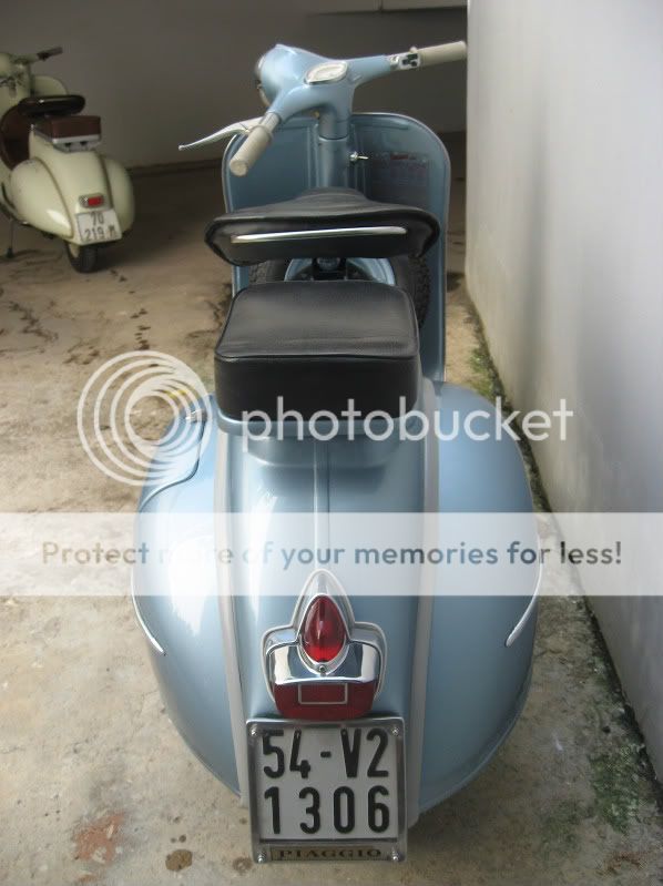 Modern Vespa : plate holders